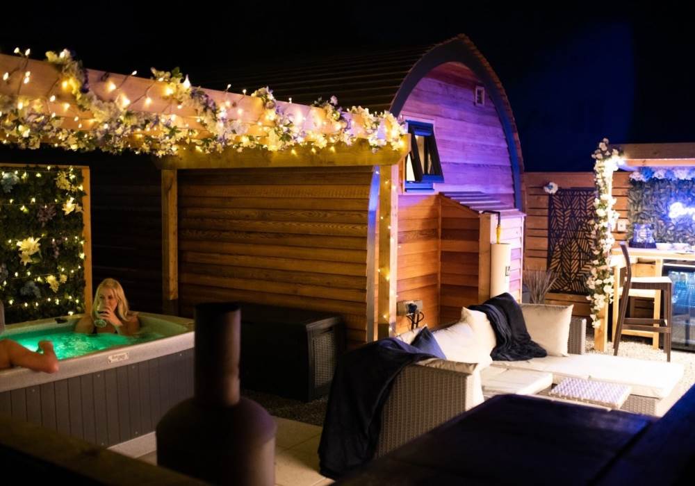 Tan y Bryn Glamping | Woody's Watch VIP Pod With Hot Tub & outdoor TV